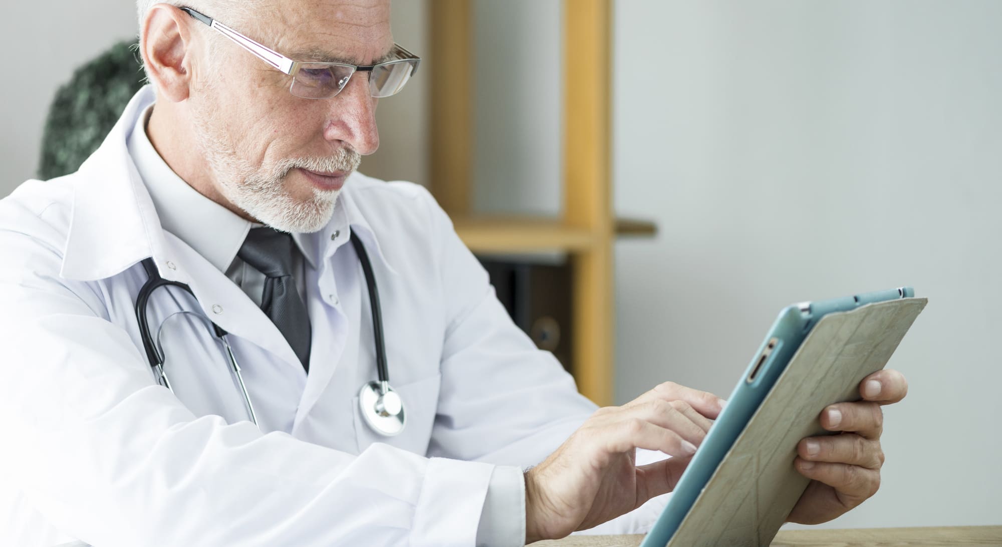 Choosing the Right EMR for Small Practices - CloudMedico